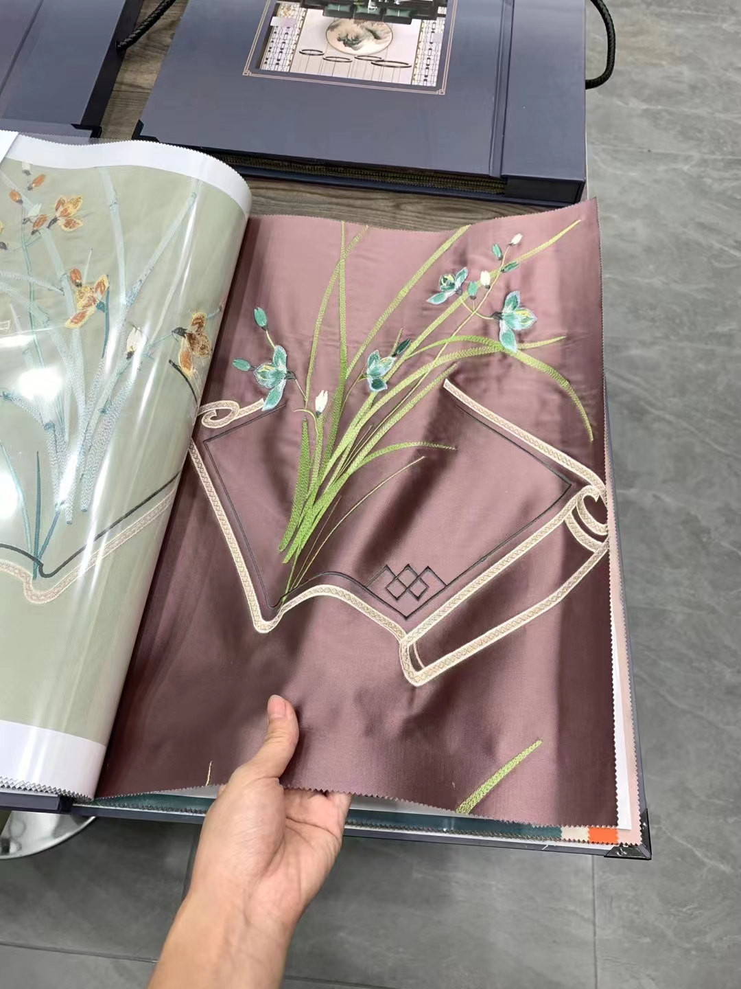 QYHL226B Silver Beach Embroidered Orchid Fragrant Thoroughwort Faux ...