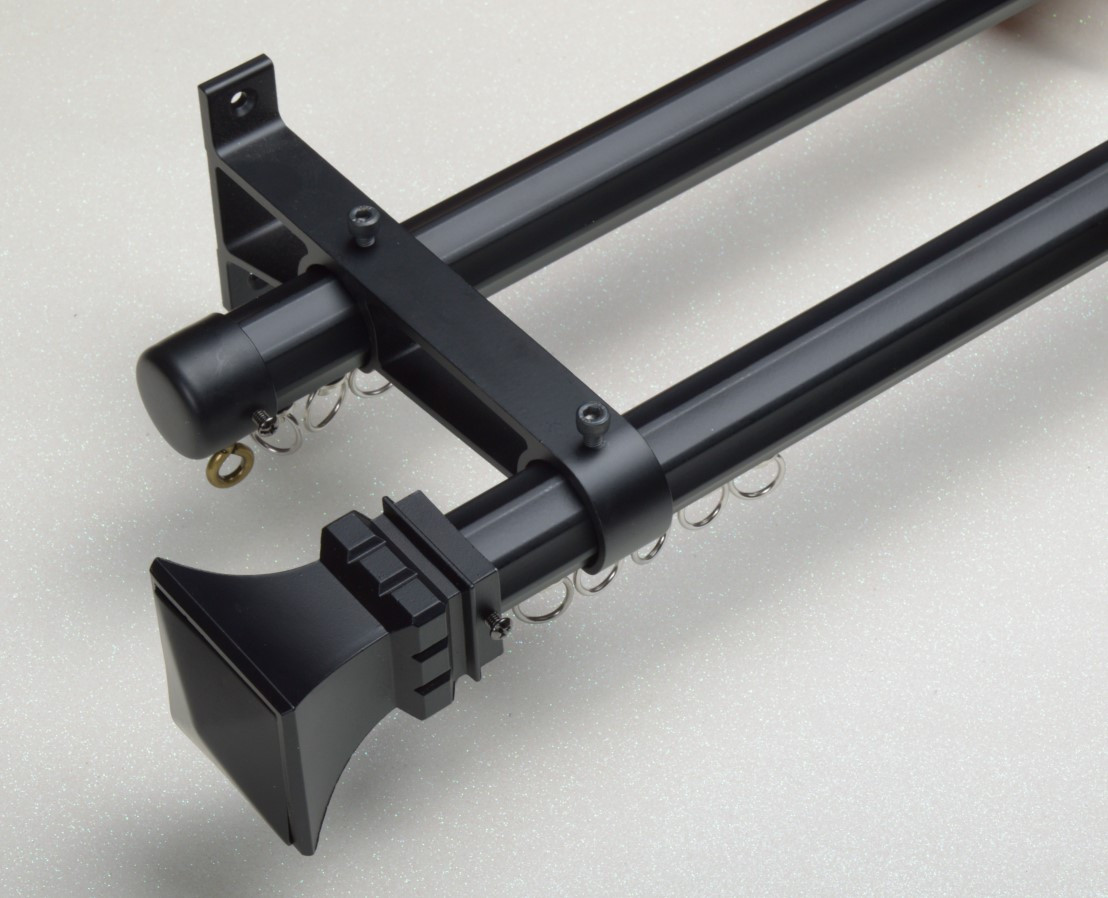QYRY07 Black Metal Curtain Rod Set With Metal Rollers ...